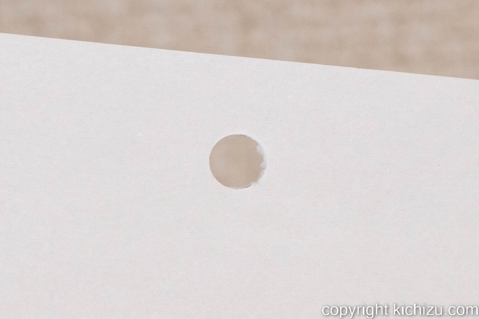 100均 ダイソー 紙に穴を開ける「2穴・1穴パンチ」全7品を買ってみた！ | Kichzu's